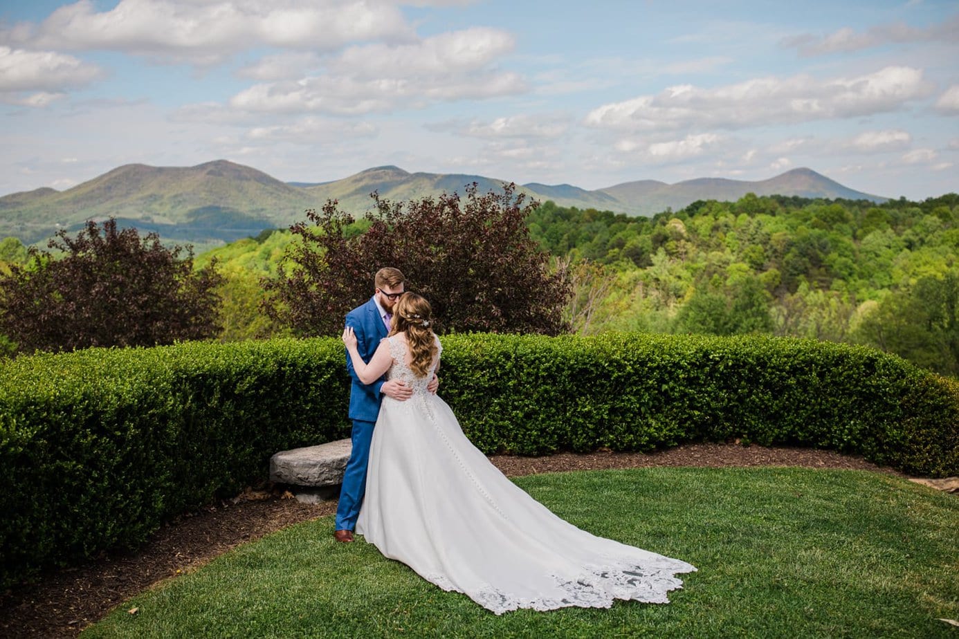 House Mountain Inn Wedding - Kara Leigh Creative